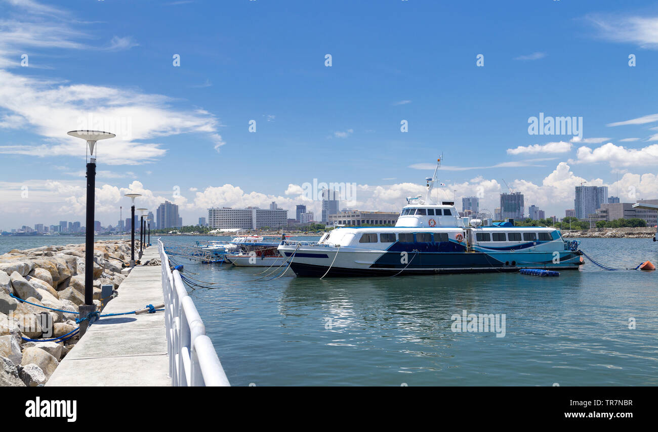 Boats at the port pier in Manila bay, Philippines Stock Photo - Alamy
