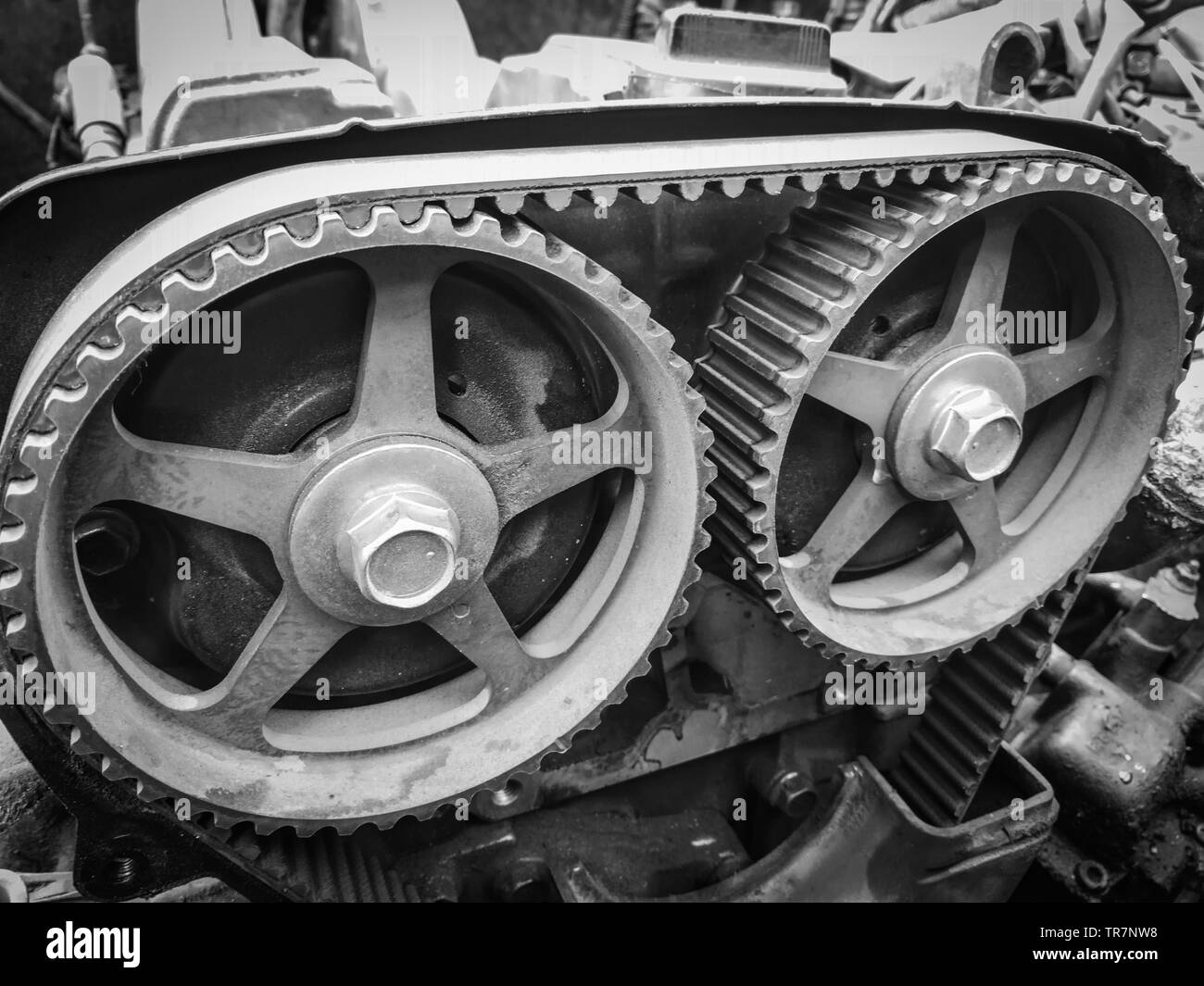 Old engine car repair / replacement belt car with the engine ...