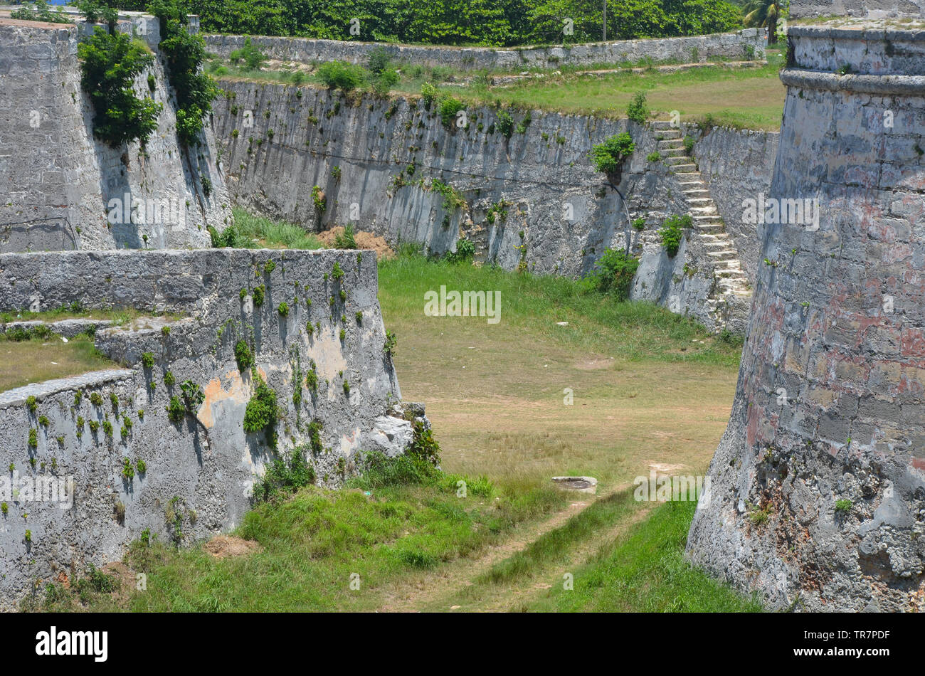 Morro Fortress in Havana Bay, an example of Spanish colonial defensive ...