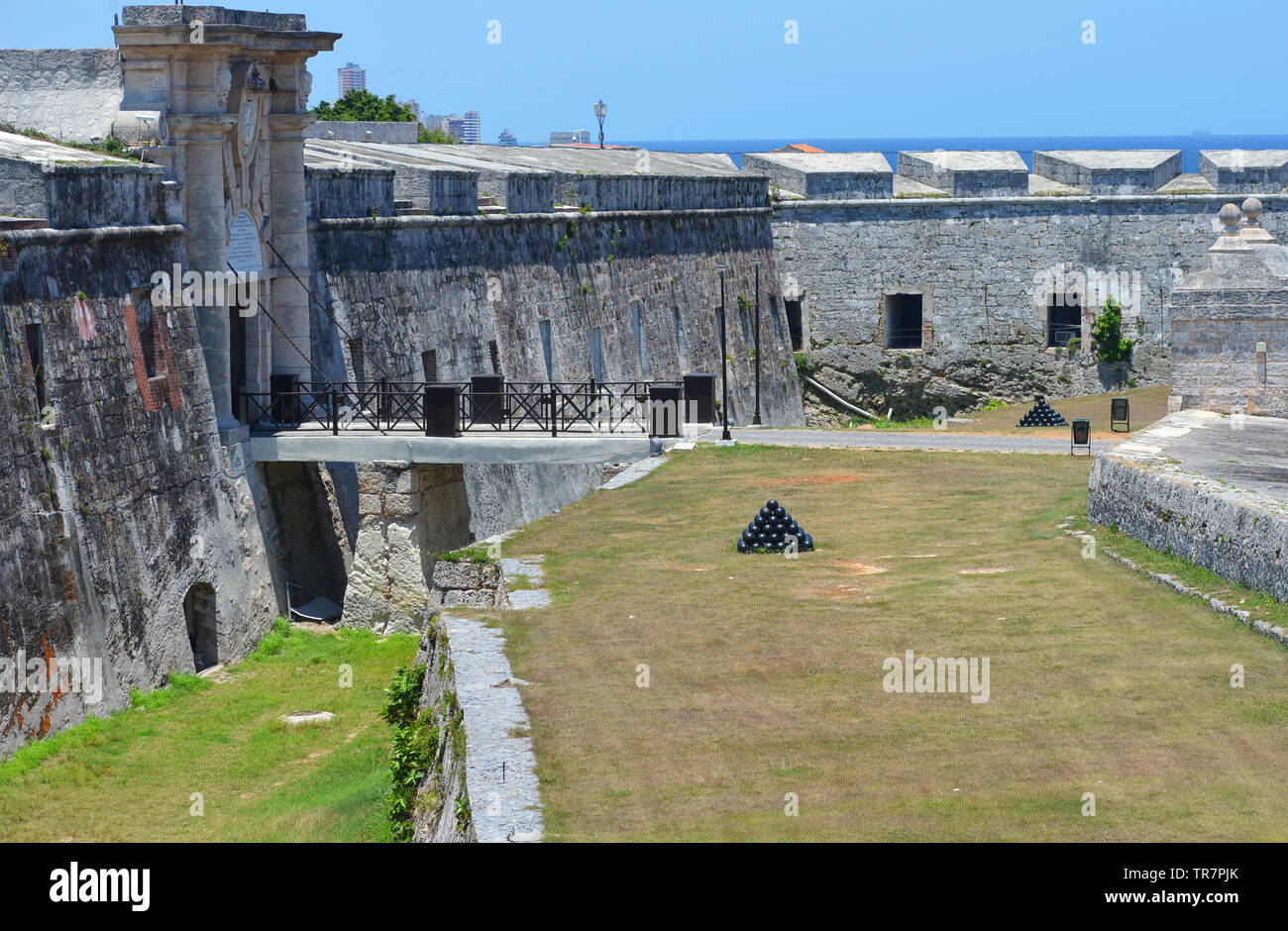 Morro Fortress in Havana Bay, an example of Spanish colonial defensive ...