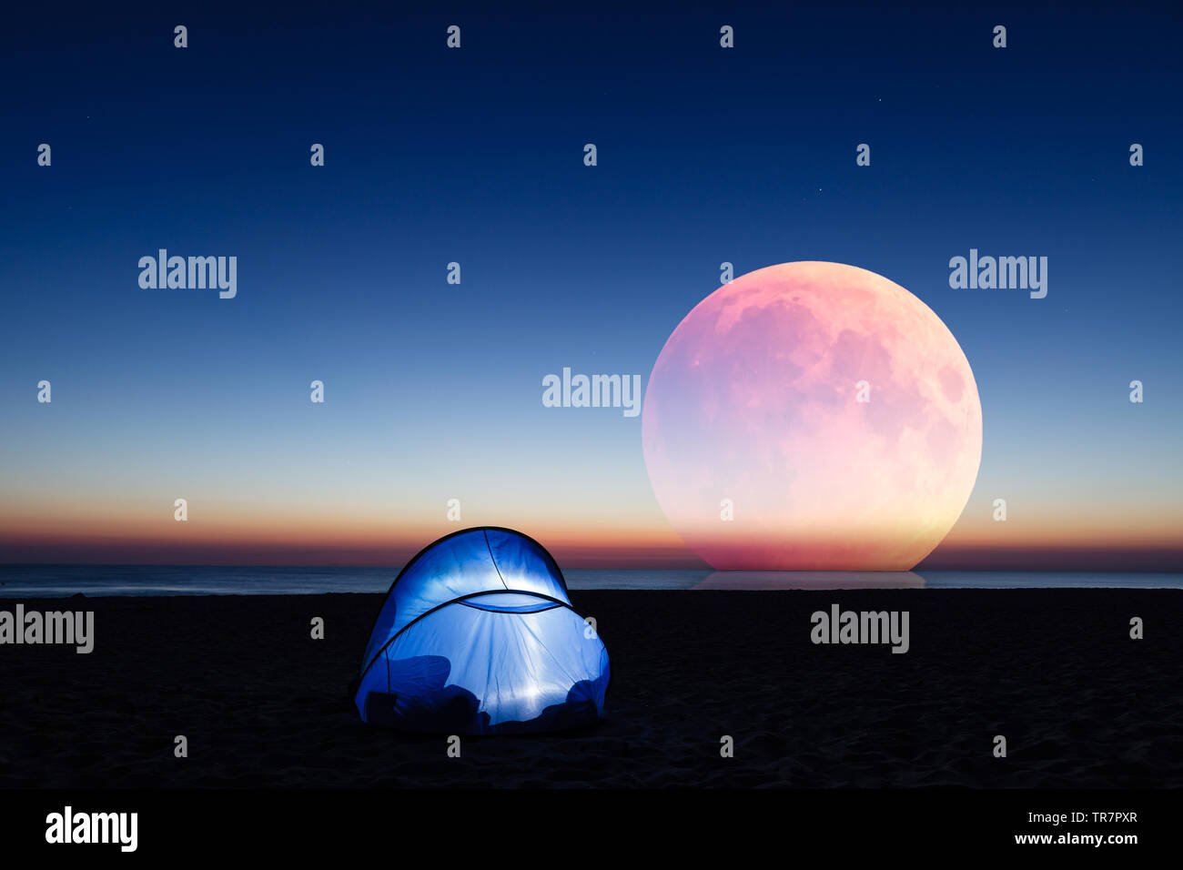 Amazing beach people scene hi-res stock photography and images - Alamy