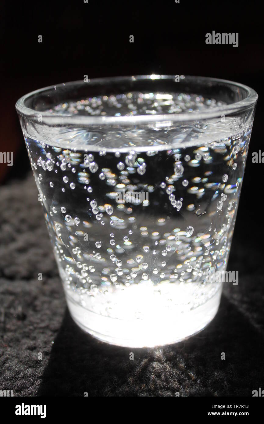 glass with clean cold drinking water with shine bubbles Stock Photo - Alamy