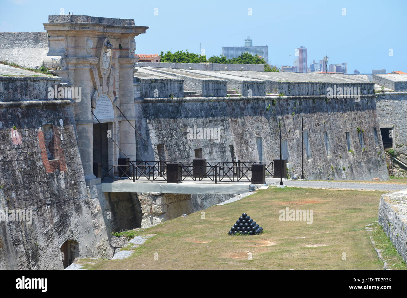 Morro Fortress in Havana Bay, an example of Spanish colonial defensive ...