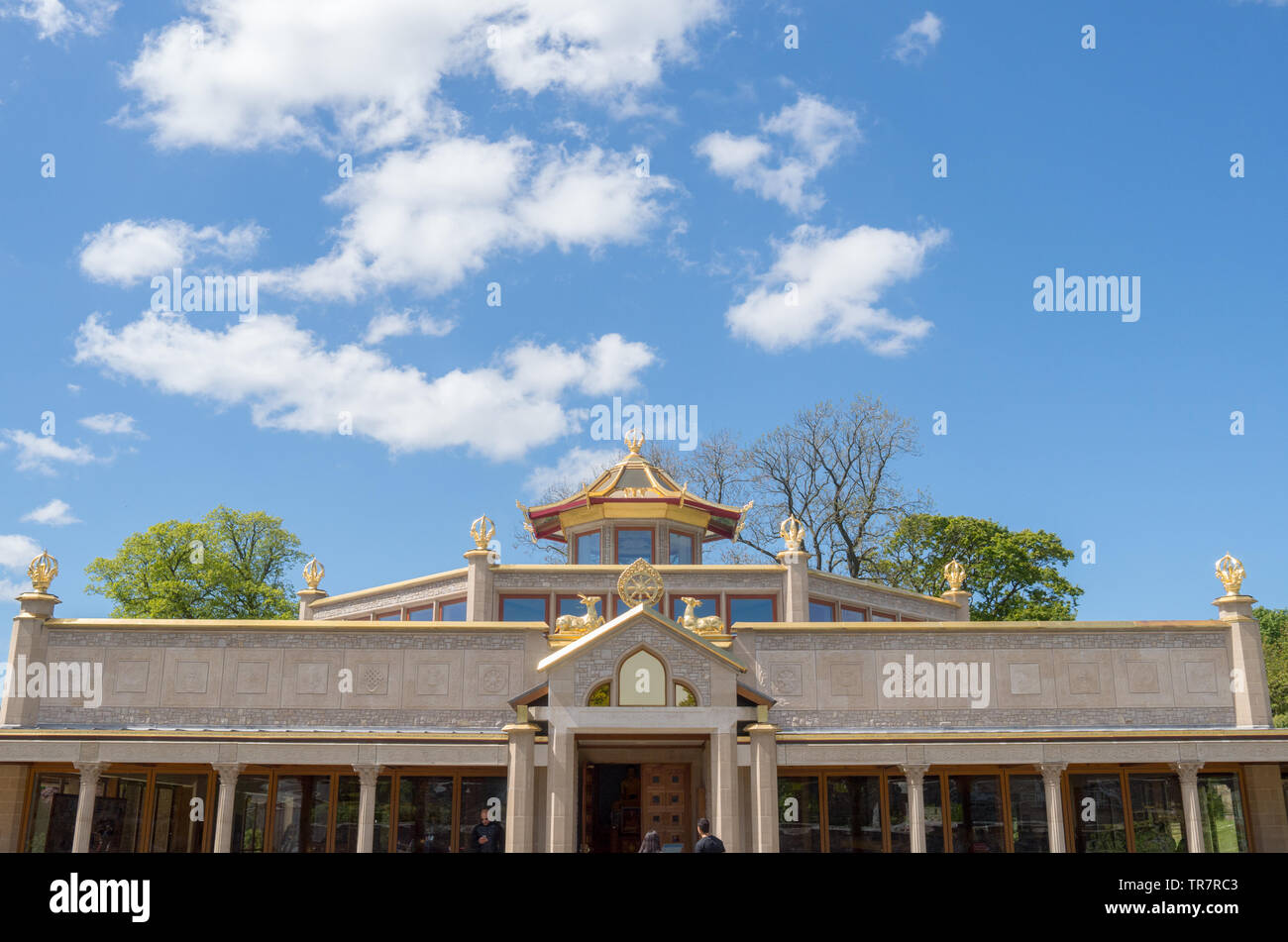 Kadampa buddhist temple hi-res stock photography and images - Alamy
