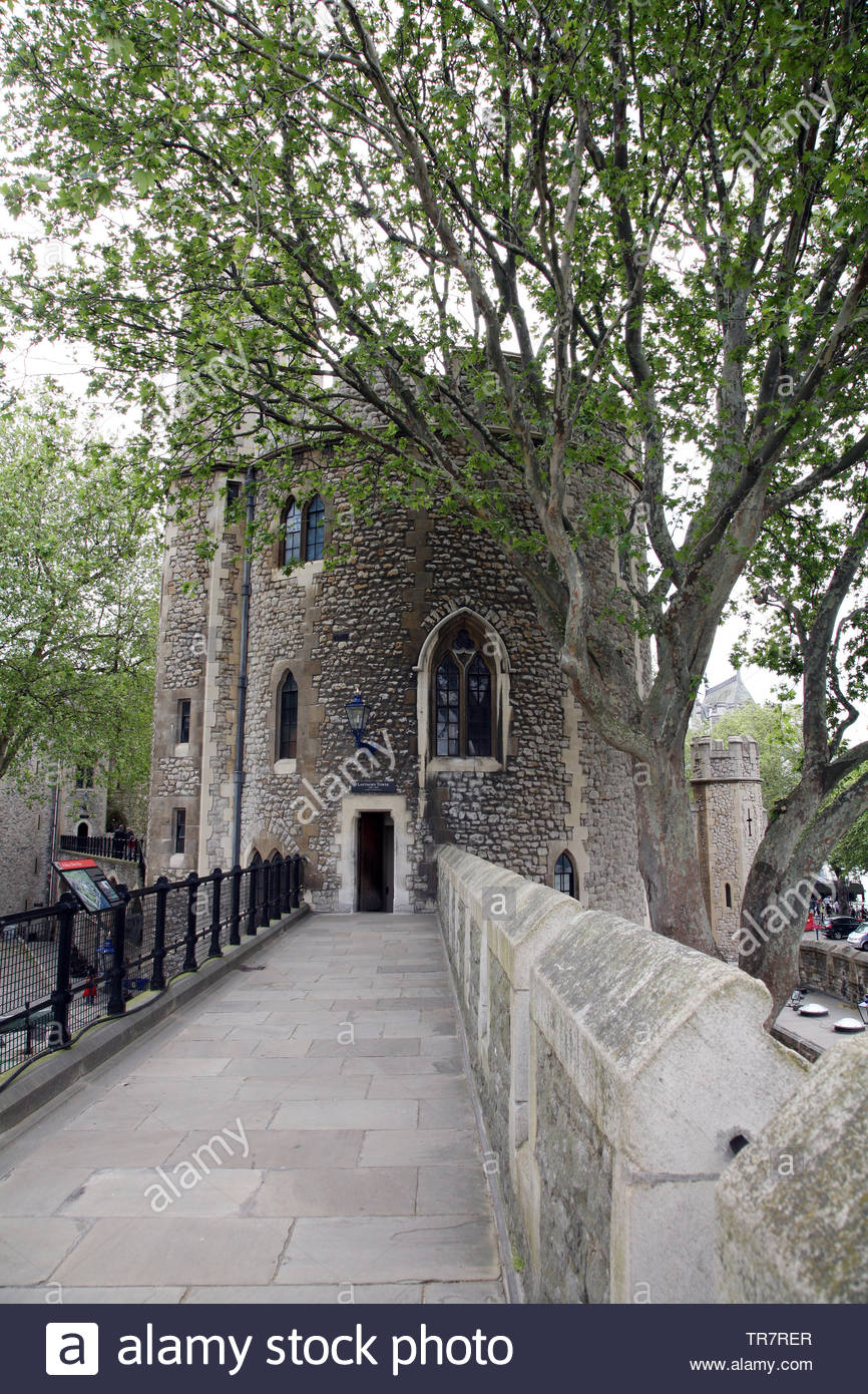 Raven Tower Of London Stock Photos & Raven Tower Of London Stock Images ...