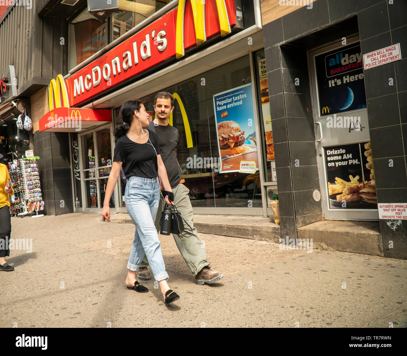 Mcdonalds storefront mcdonalds hi-res stock photography and images - Alamy