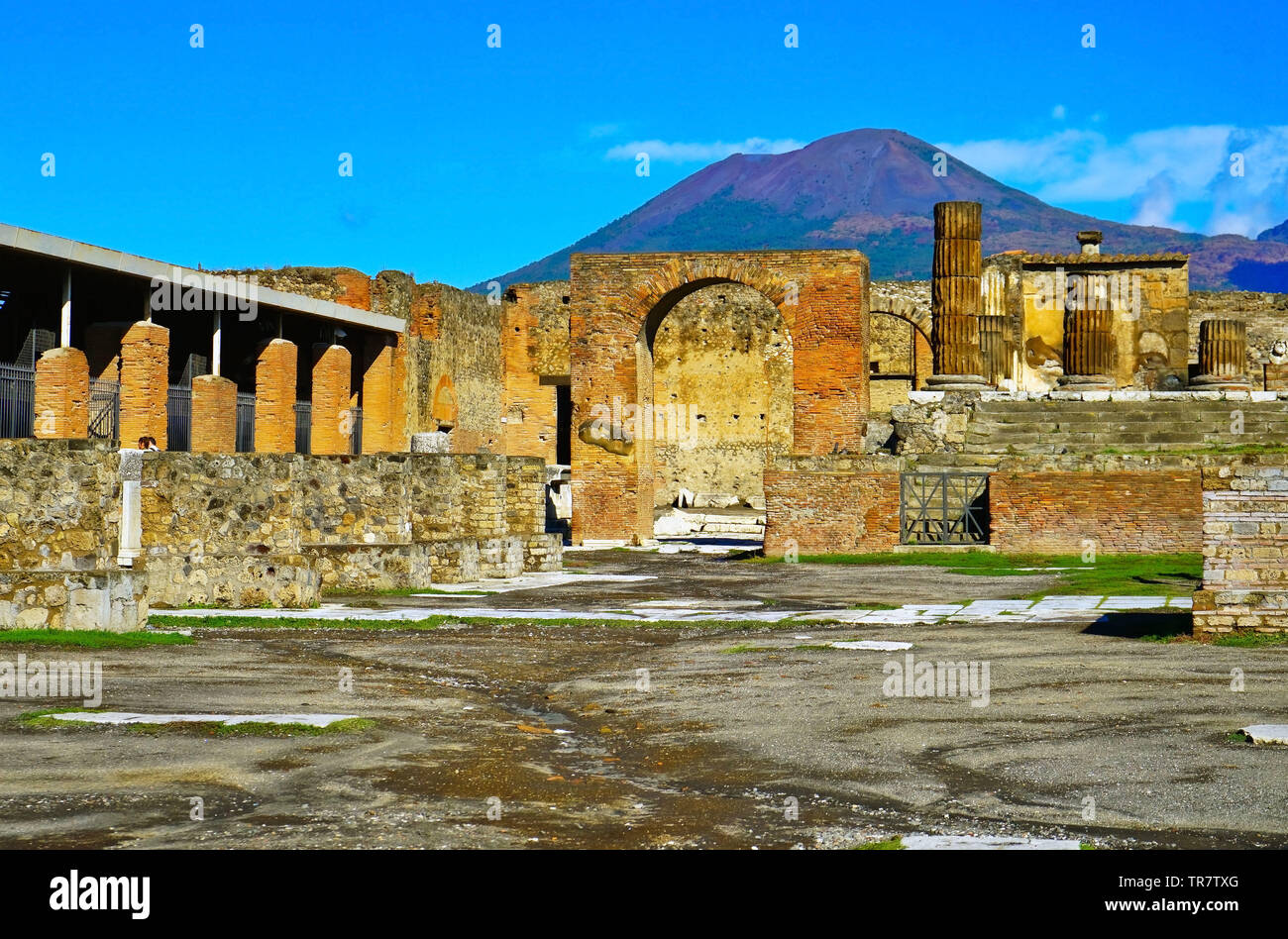 Pompeii archaeological park hi-res stock photography and images - Alamy
