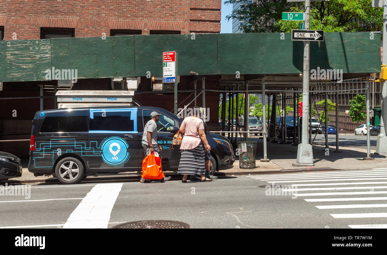 Ride sharing hi-res stock photography and images - Alamy