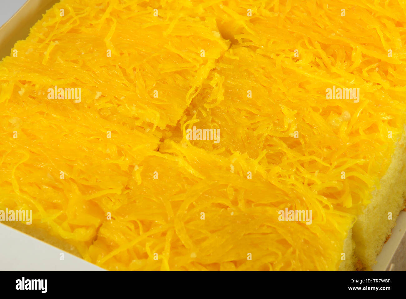 Golden threads thai dessert hi-res stock photography and images - Alamy