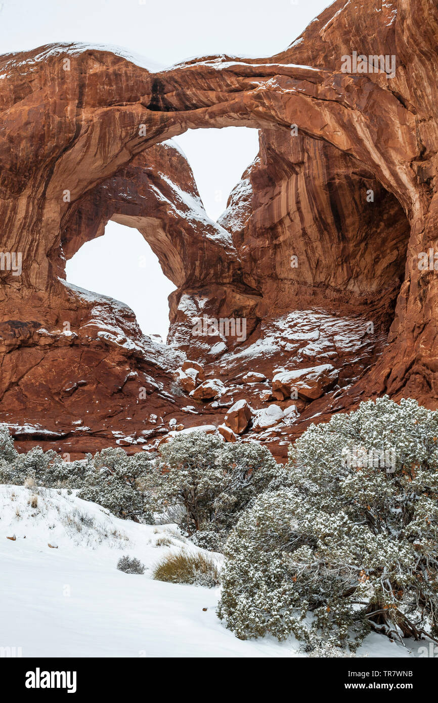 Arches arch windows hi-res stock photography and images - Alamy