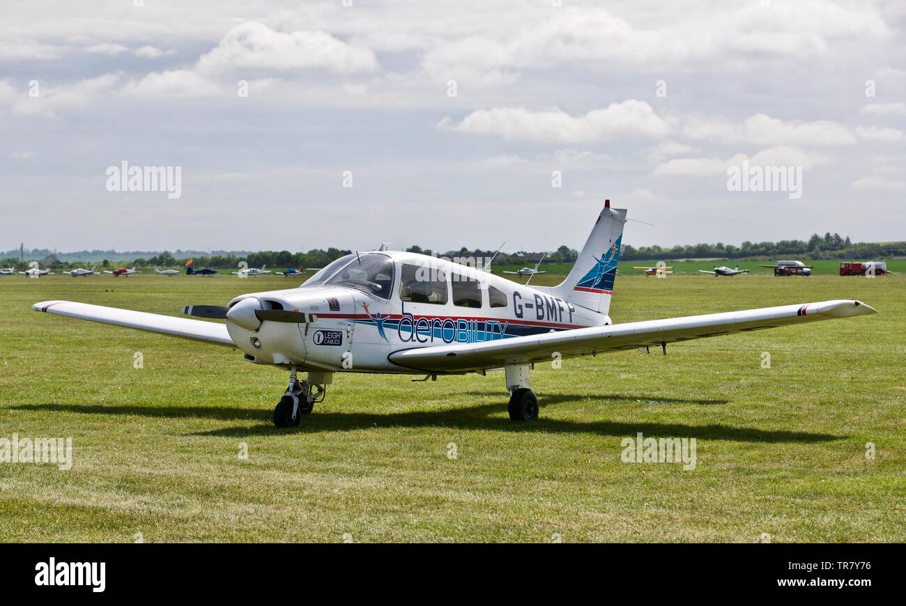 The Bader’s Bus Company Display Team - Piper P.A.-28 Warrior on the ...