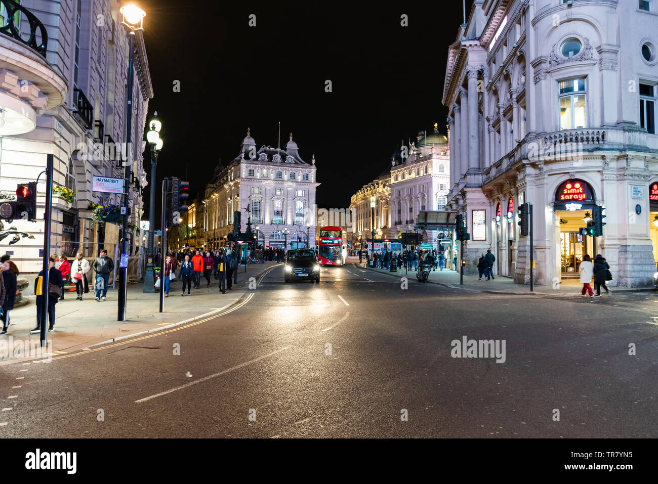 London, view of Piccadilly Circus at night Stock Photo - Alamy