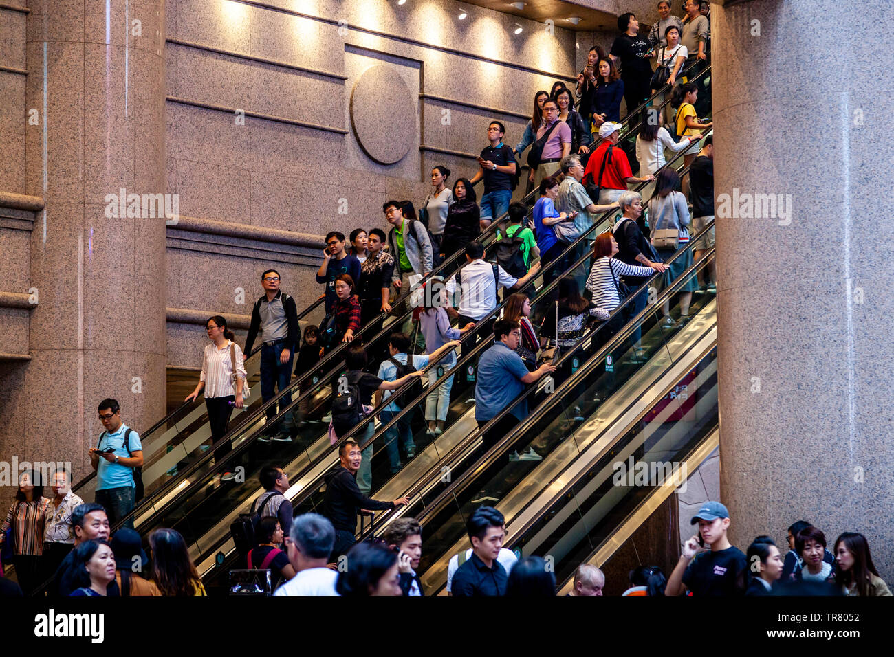 People Entering and Leaving The Times Square Shopping Mall, Hong Kong ...