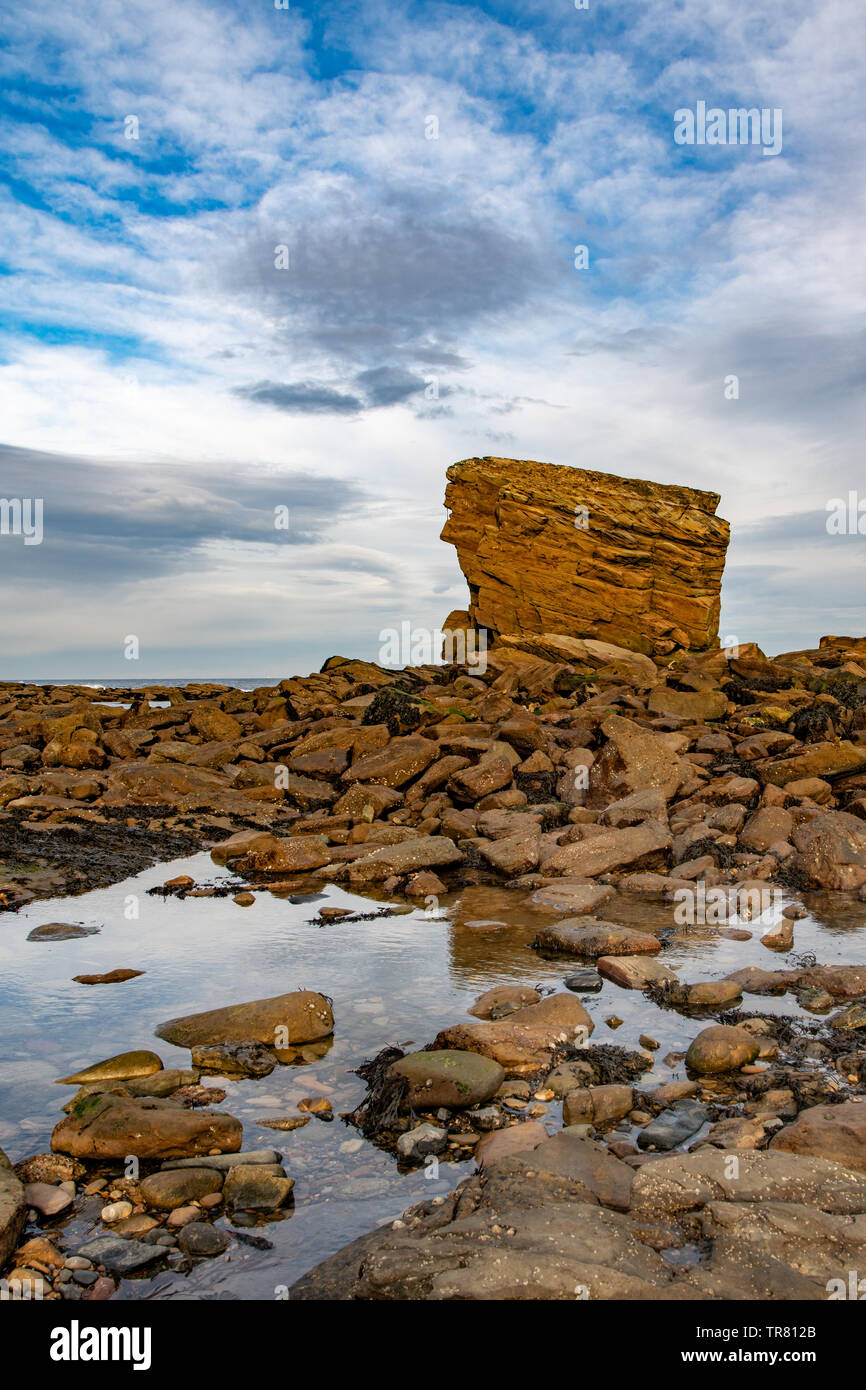 Wave cut notch hi-res stock photography and images - Alamy