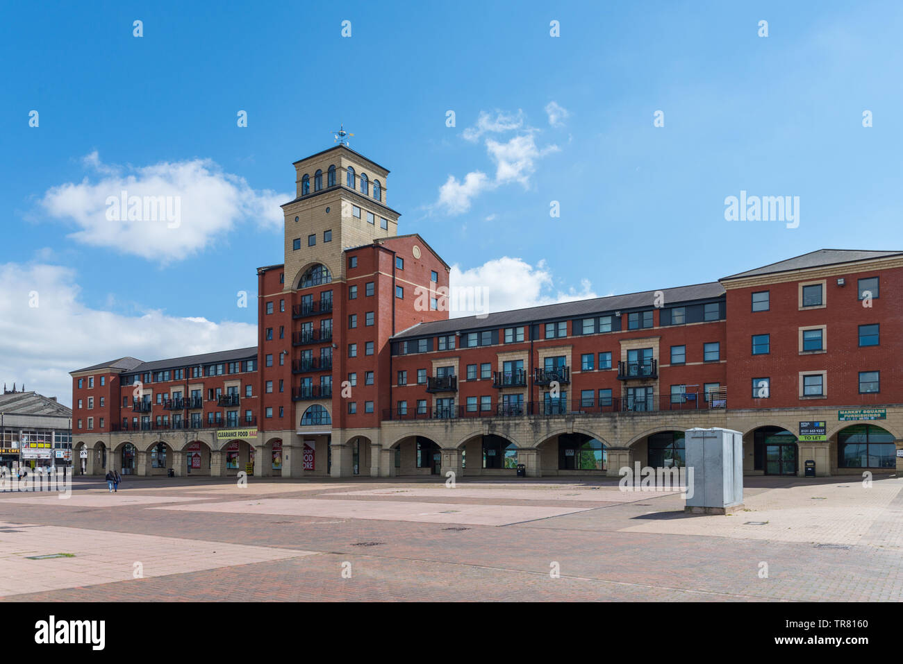 Shop with apartments above hi-res stock photography and images - Alamy
