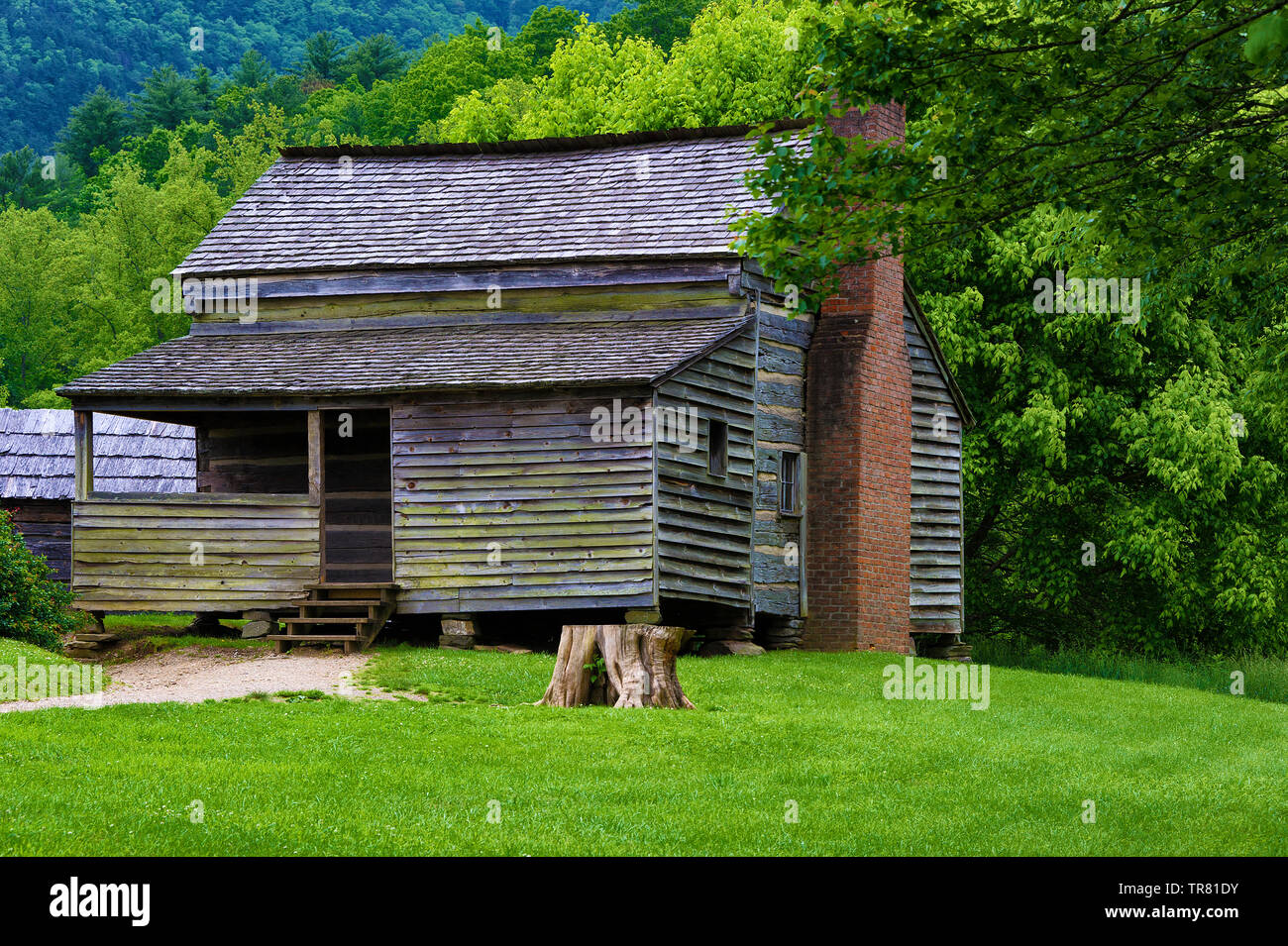 An old settler's homestead cabin in Cades Cove Valley in Tennessee's ...
