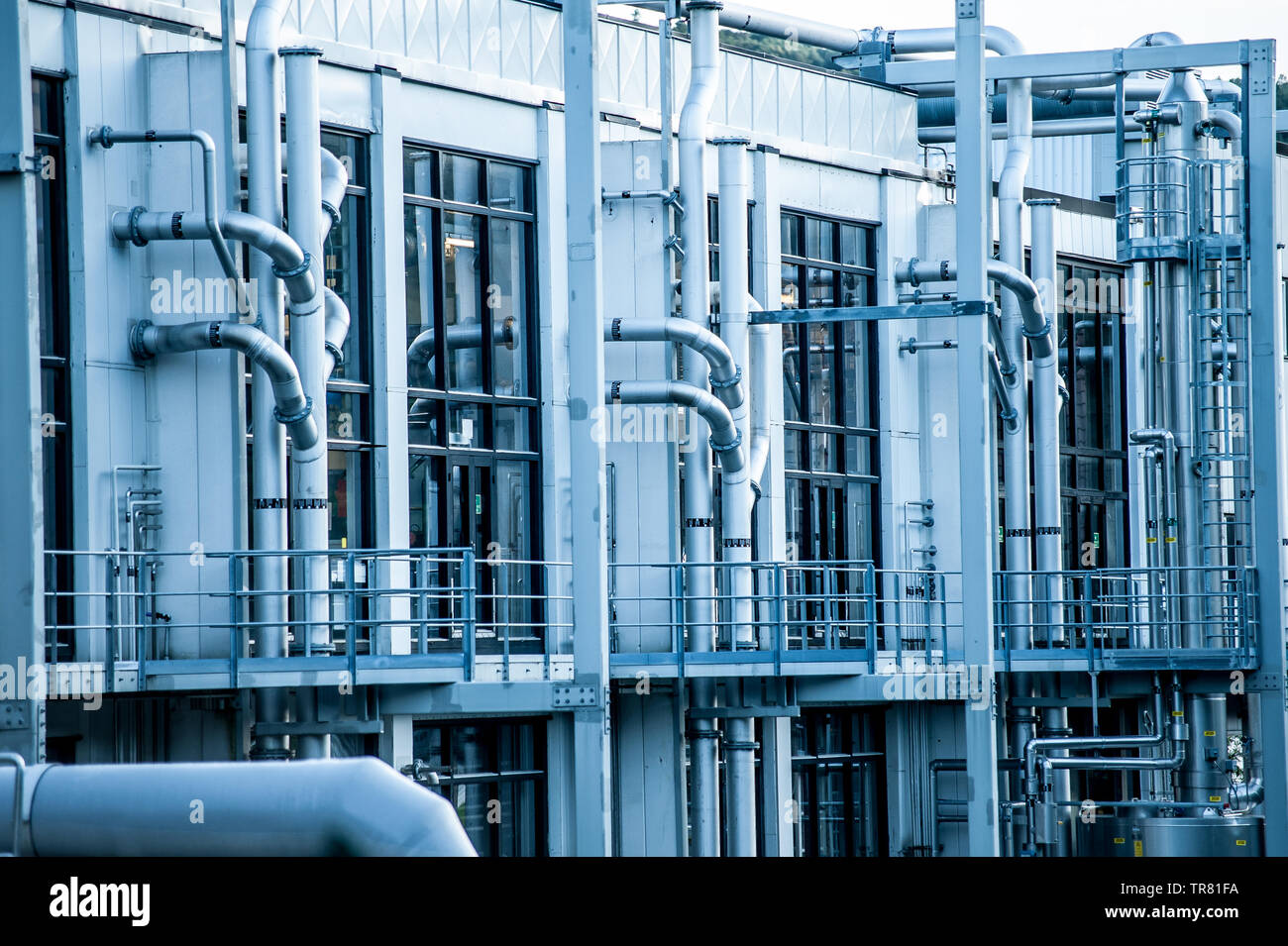 Complicated pipe structure at a chemical factory Stock Photo - Alamy