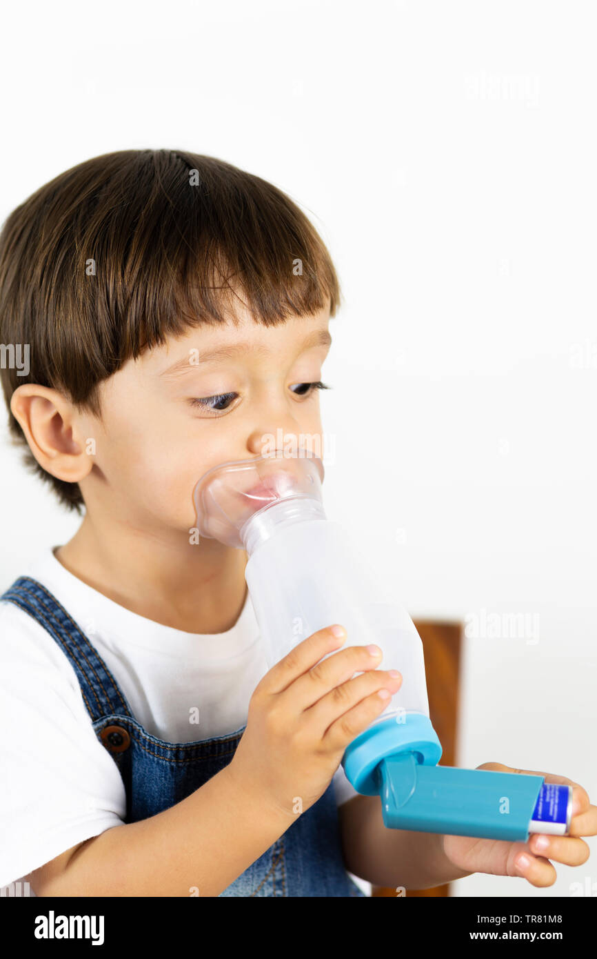 Kids inhaler hi-res stock photography and images - Alamy