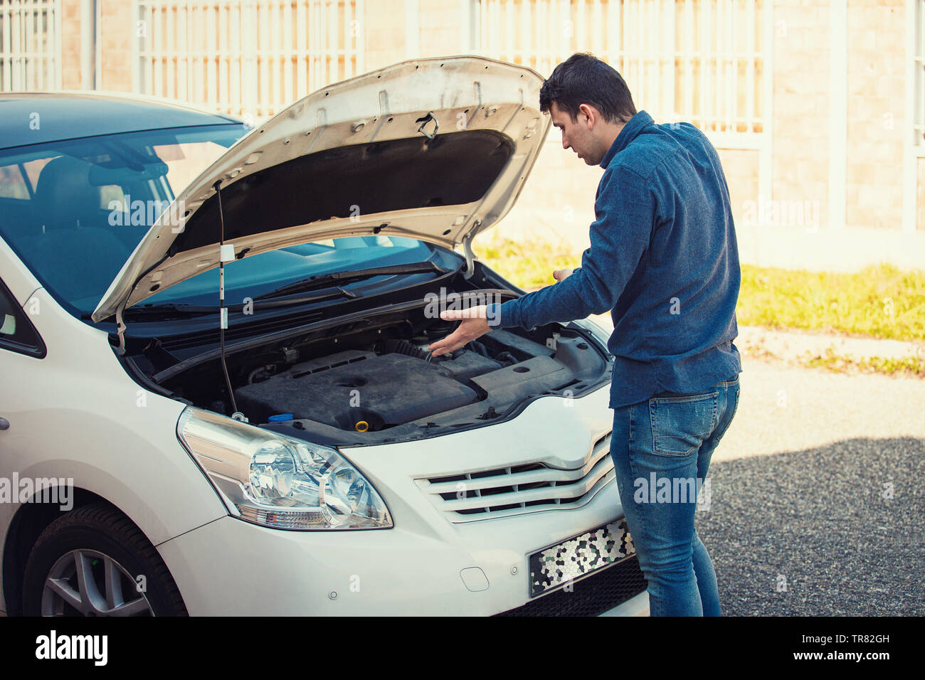 Car driver confused hi-res stock photography and images - Alamy
