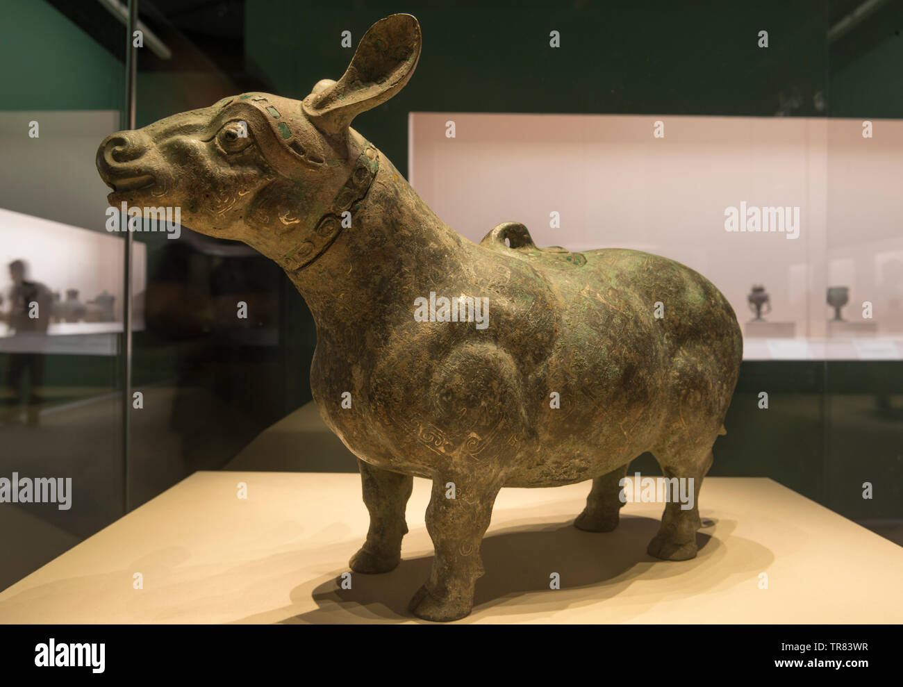 Gold and silver-inlaid bronze sacrificial Zun, The Warring States ...