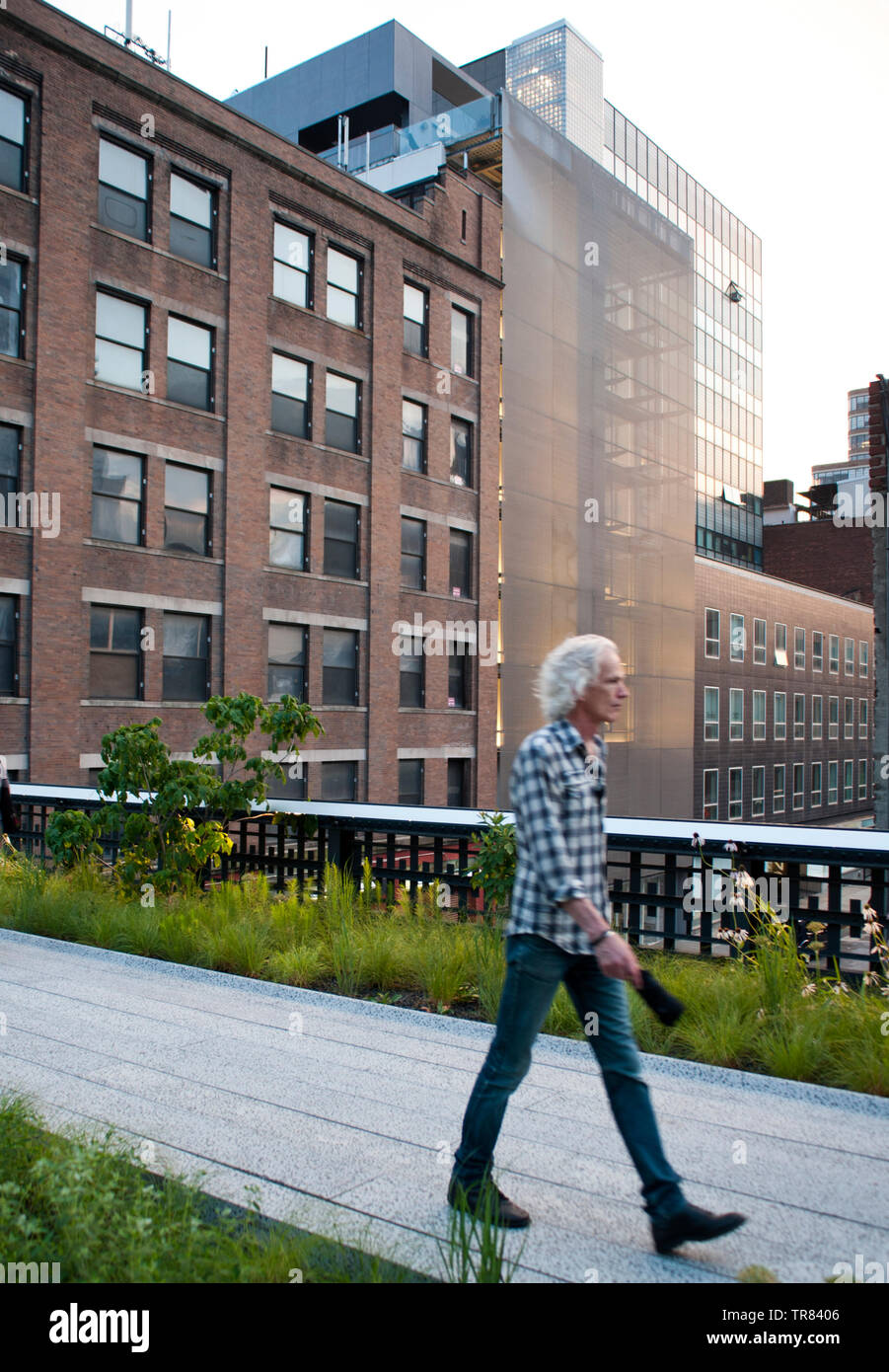 The High Line near Hotel El Americano by architect Enrique Norten and ...