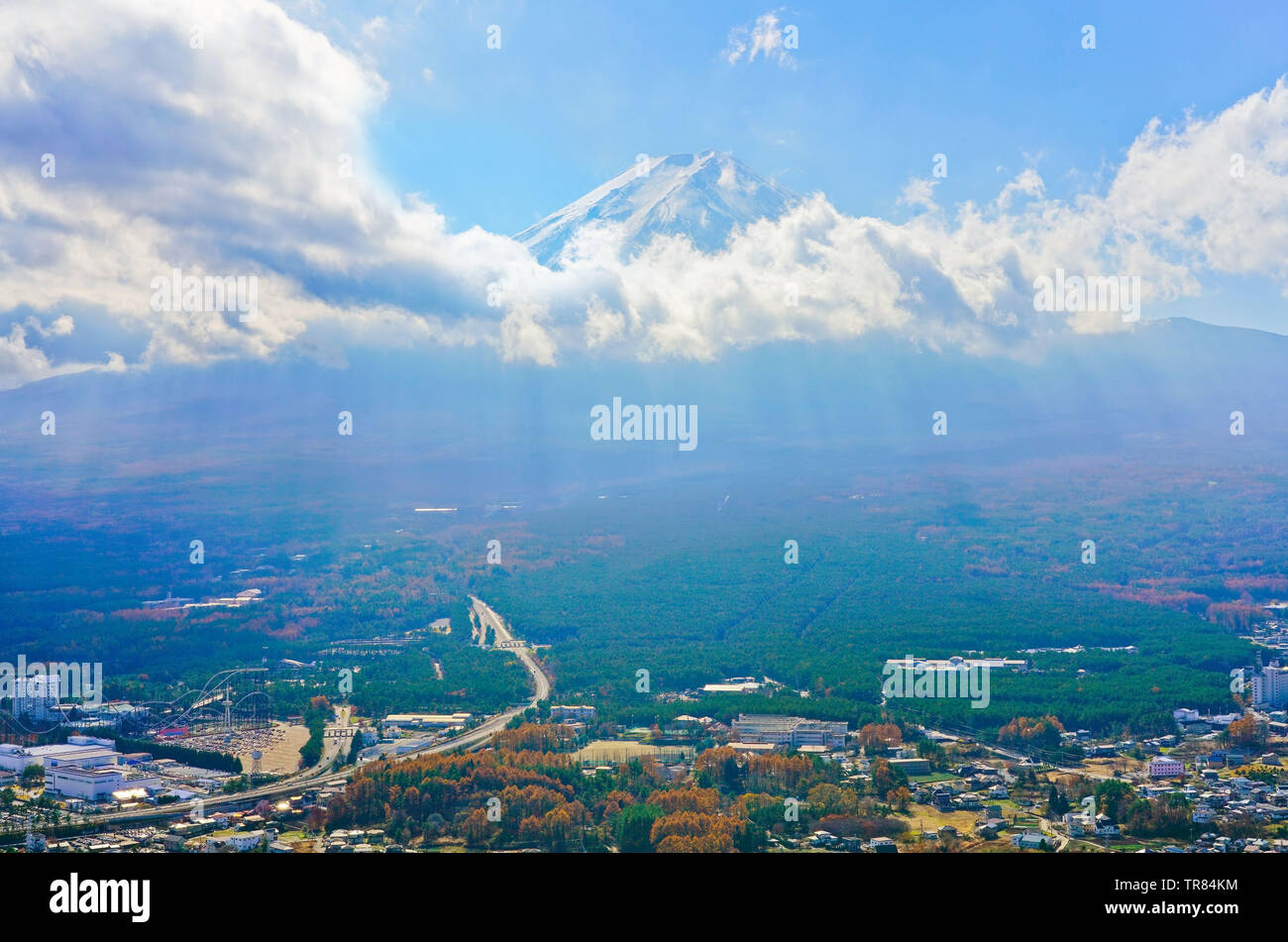 View of the Mount Fuji covered with cloud in autumn in Japan Stock ...