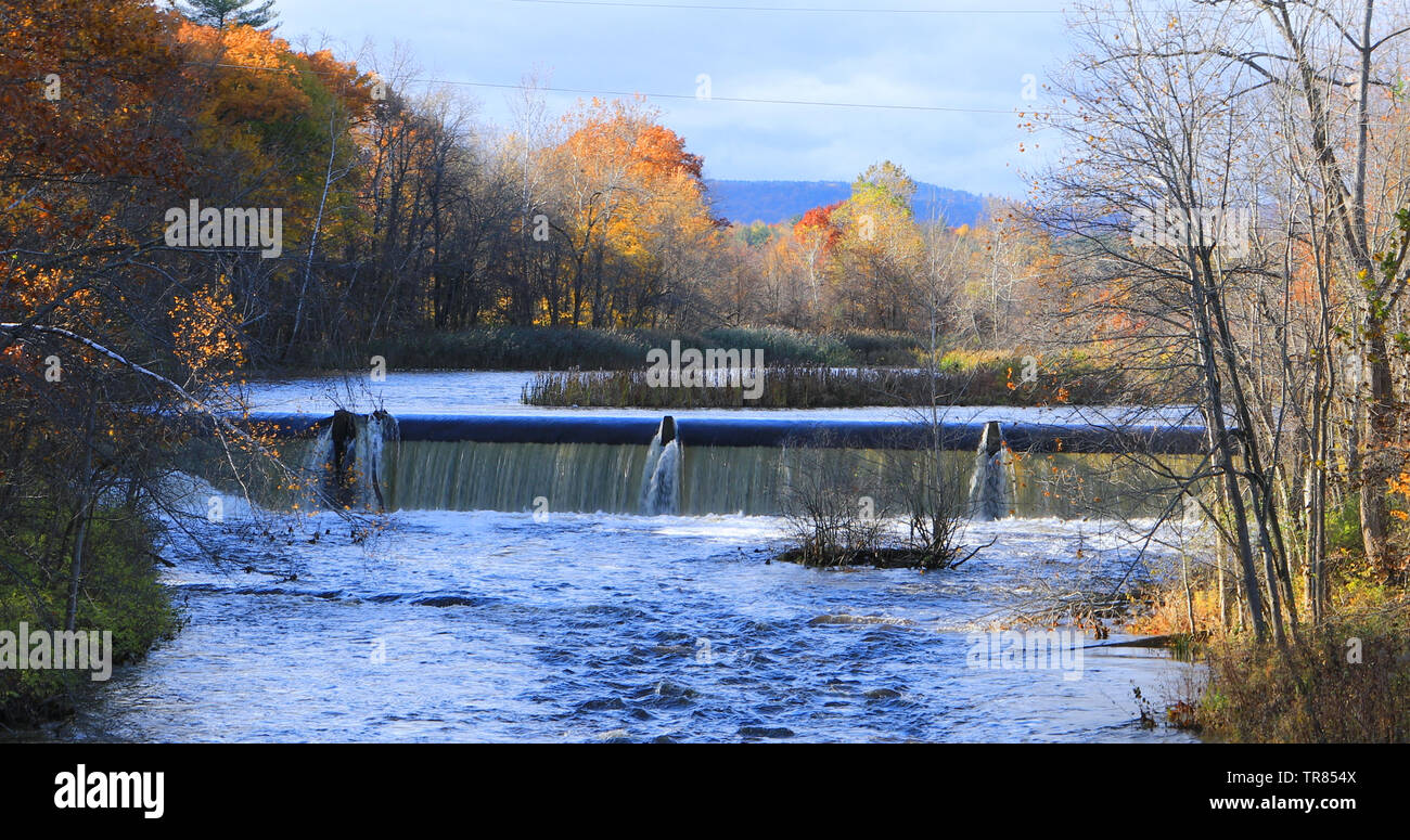 Mill Pond Dam High Resolution Stock Photography and Images - Alamy