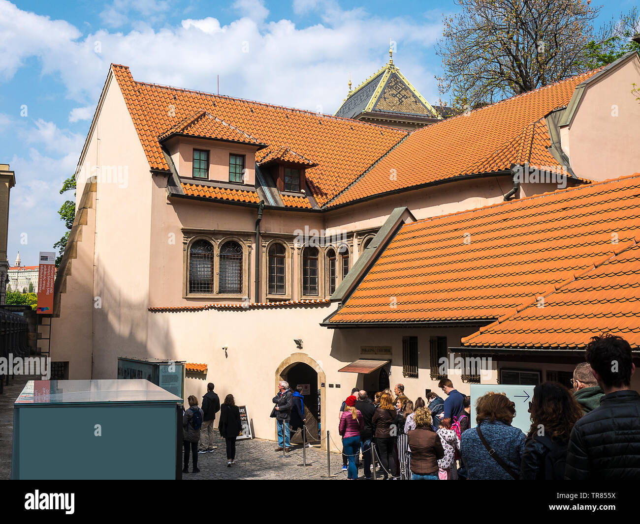The Jewish Quarter (Josefov) in Prague is located between the Old Town ...