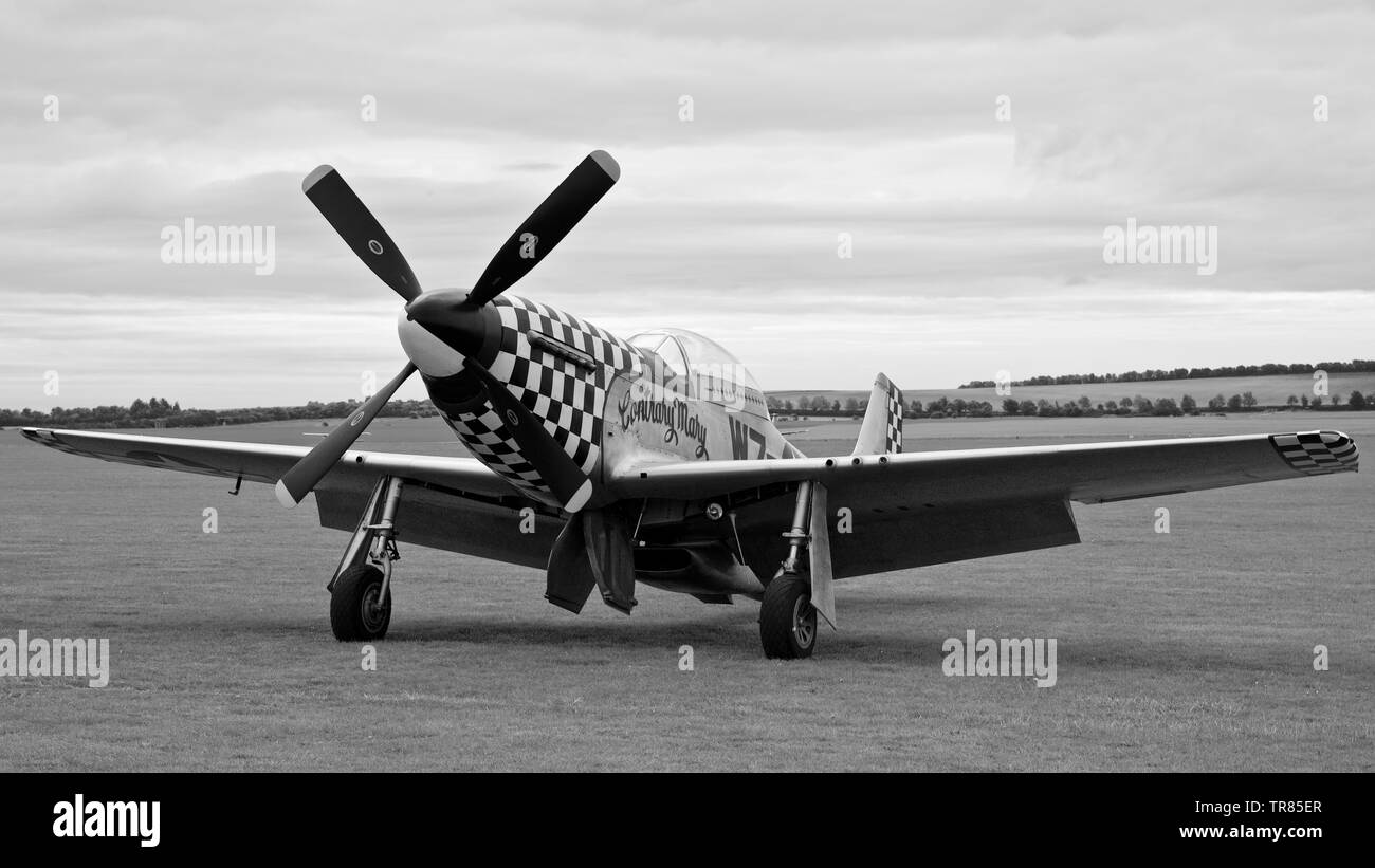 P 51d mustang fighter aircraft Black and White Stock Photos & Images ...