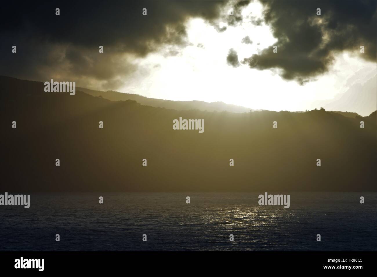 Light shafts hi-res stock photography and images - Alamy