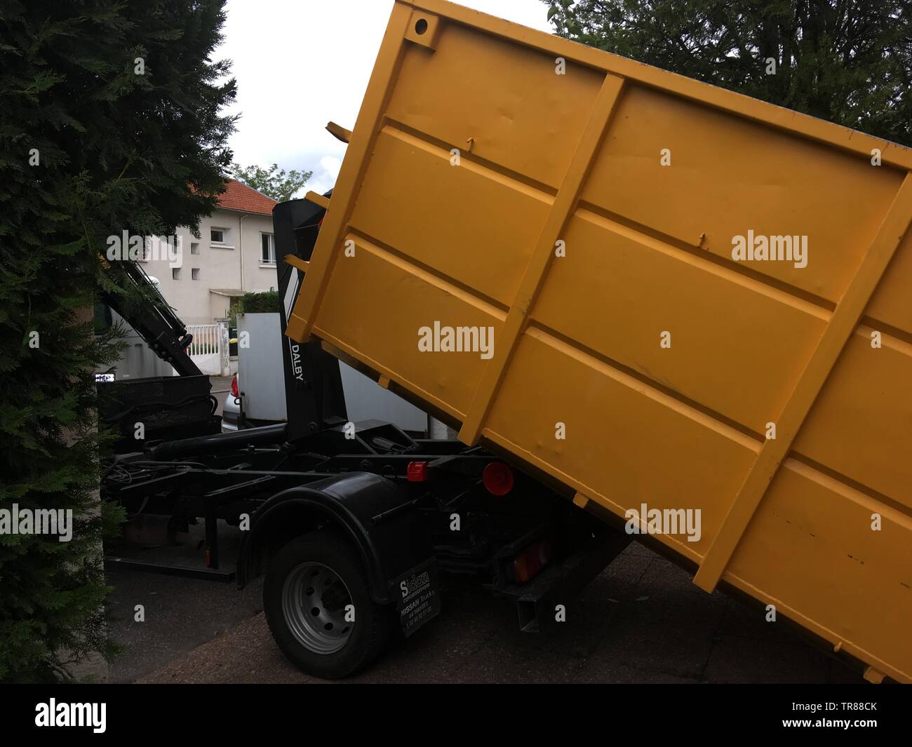 Bulky waste skip hi-res stock photography and images - Alamy