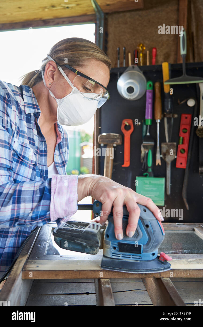 Female electric sander hi-res stock photography and images - Alamy