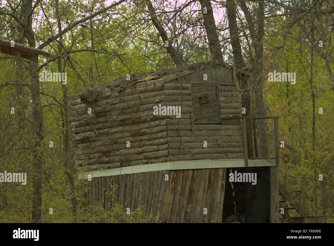 Shed falling down hi-res stock photography and images - Alamy