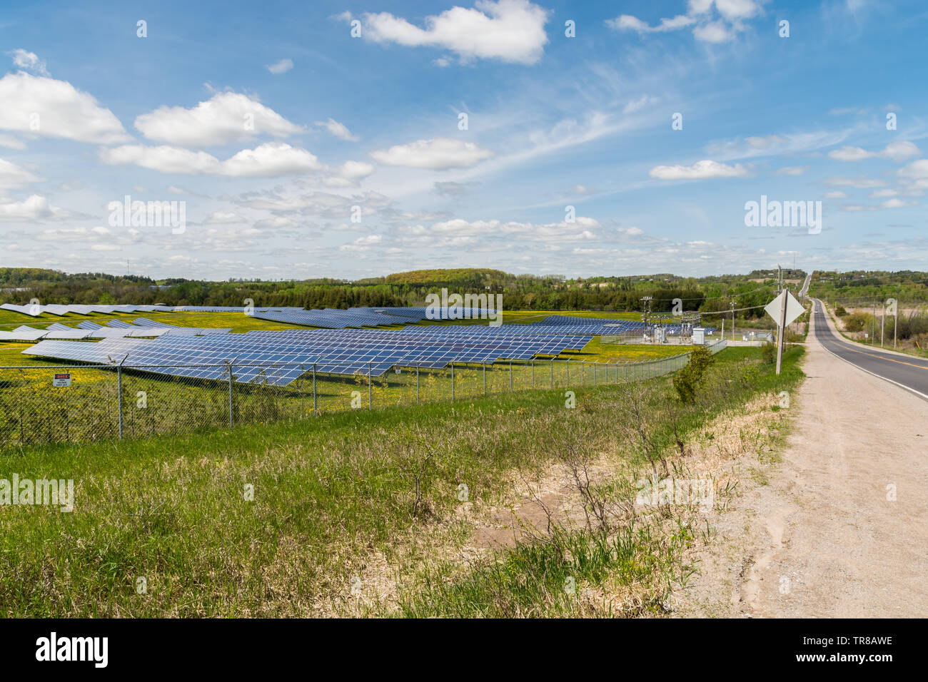 Solar pannels farm hi-res stock photography and images - Alamy