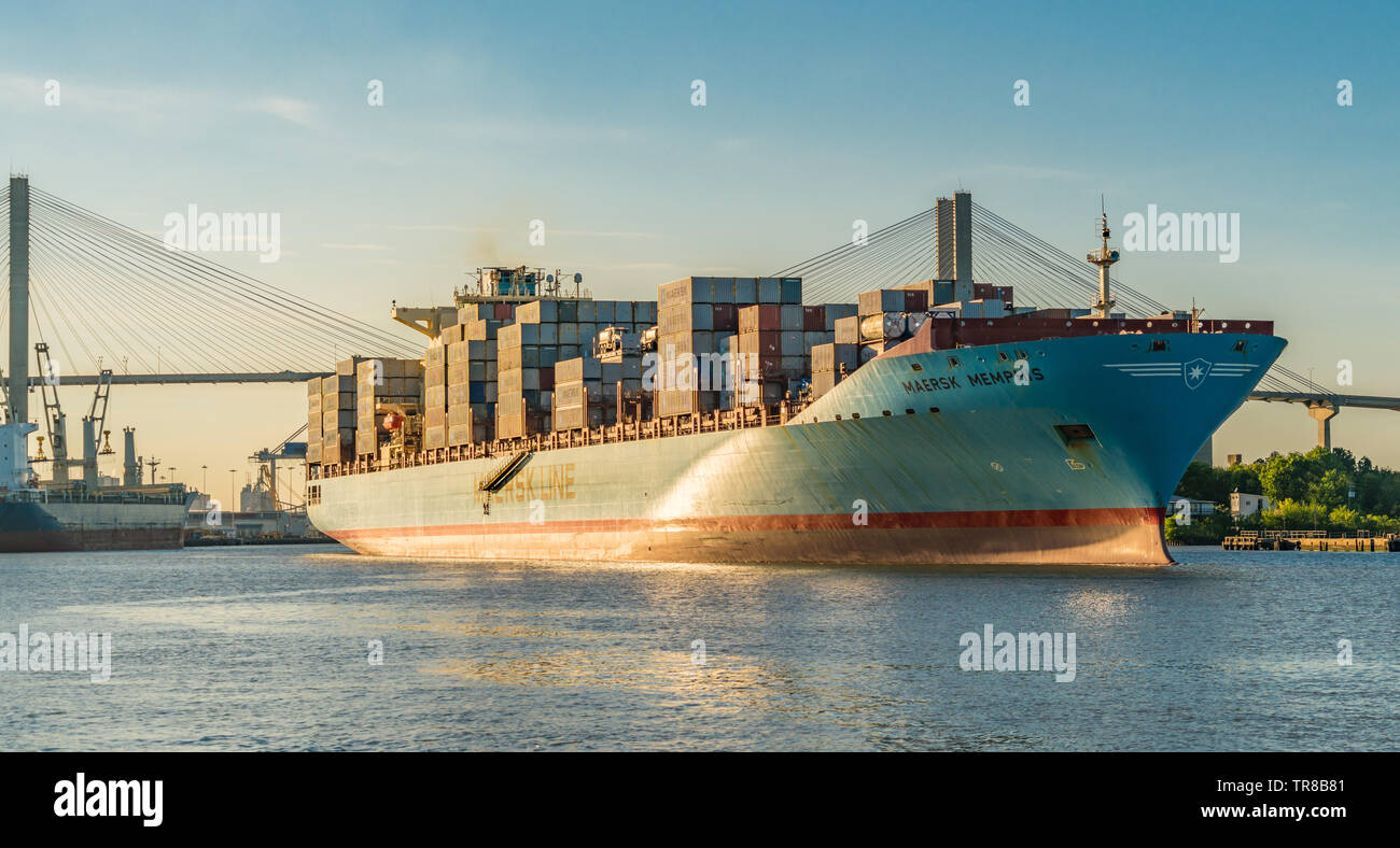 The Maersk Memphis container ship goes to port on the Savannah River in ...