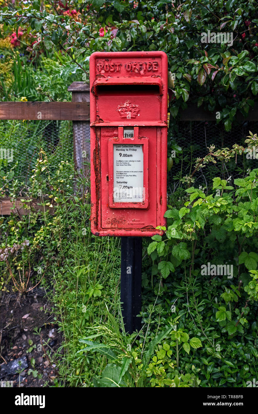 Royal mail rural postbox hi-res stock photography and images - Alamy