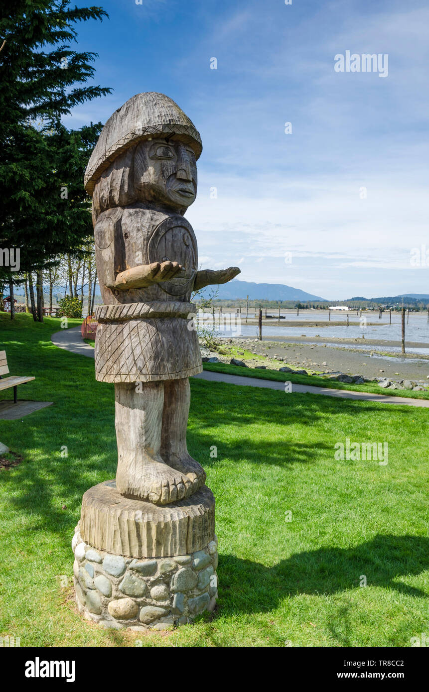 Salish totem 'Welcoming Figure' carved by Herb Rice, Cowichan Bay ...