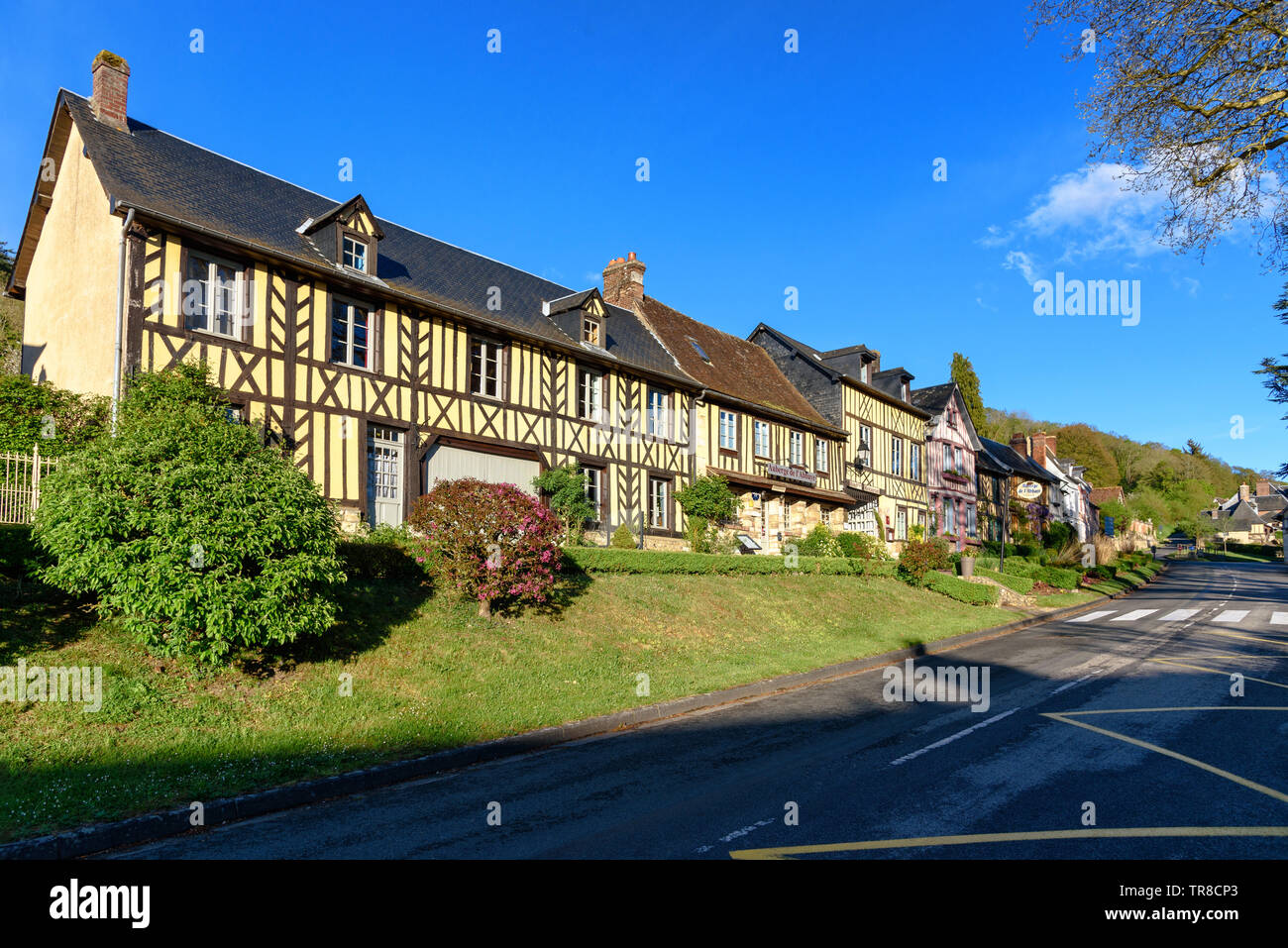 French row houses hi-res stock photography and images - Alamy