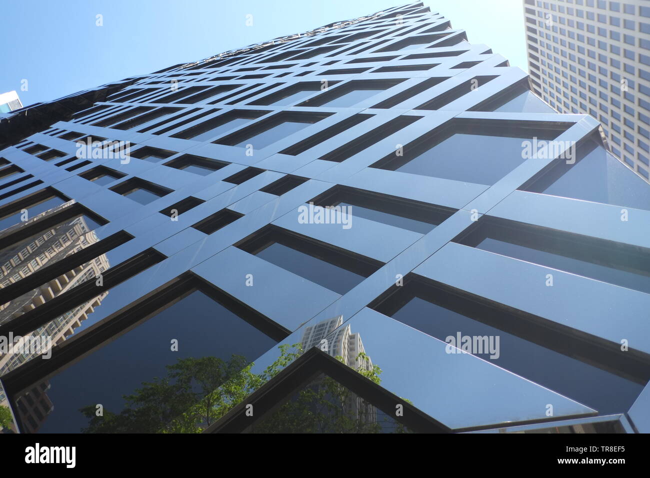 Stainless steel facade hi-res stock photography and images - Alamy