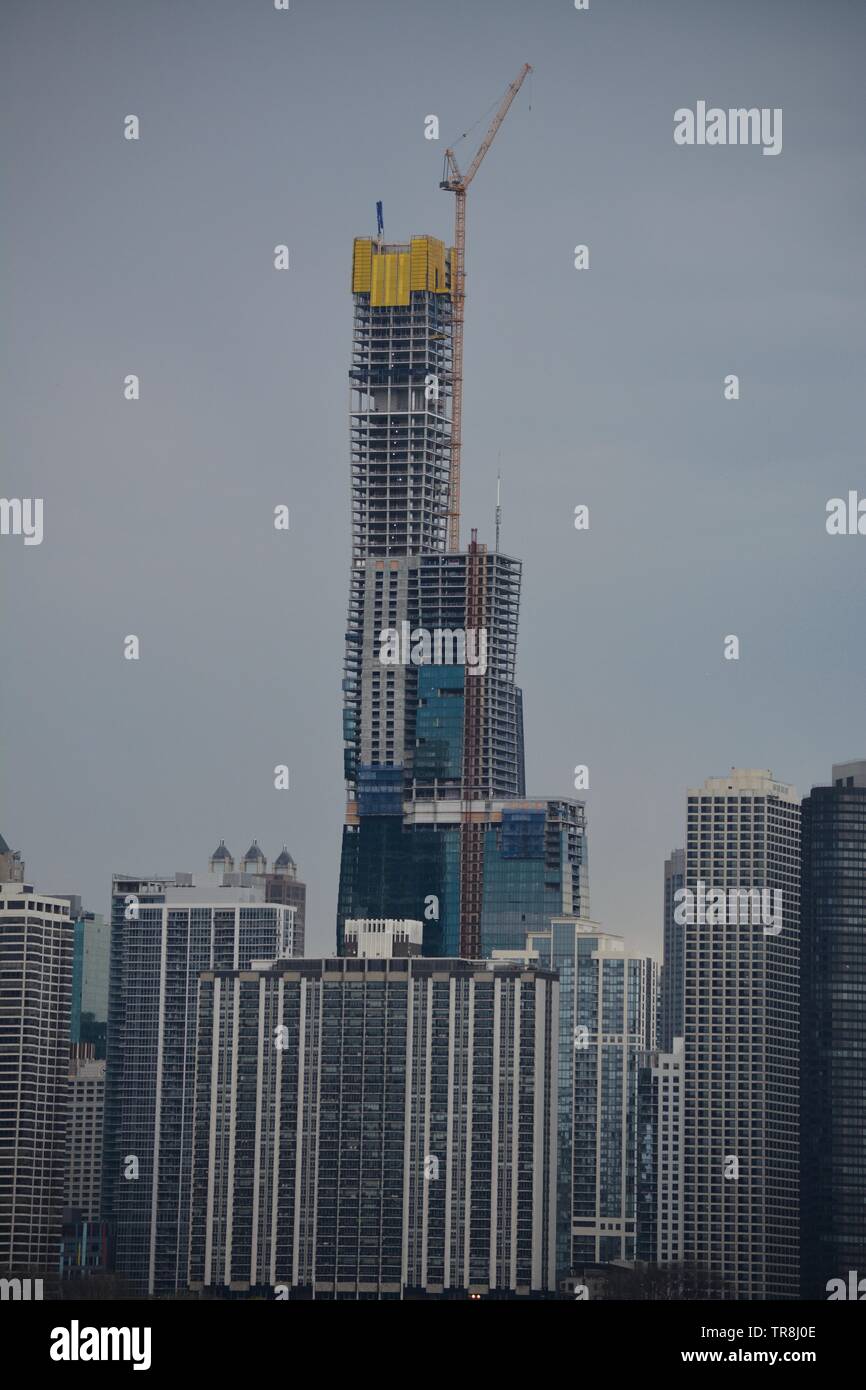 Vista Tower, the third tallest tower in Chicago, under construction ...