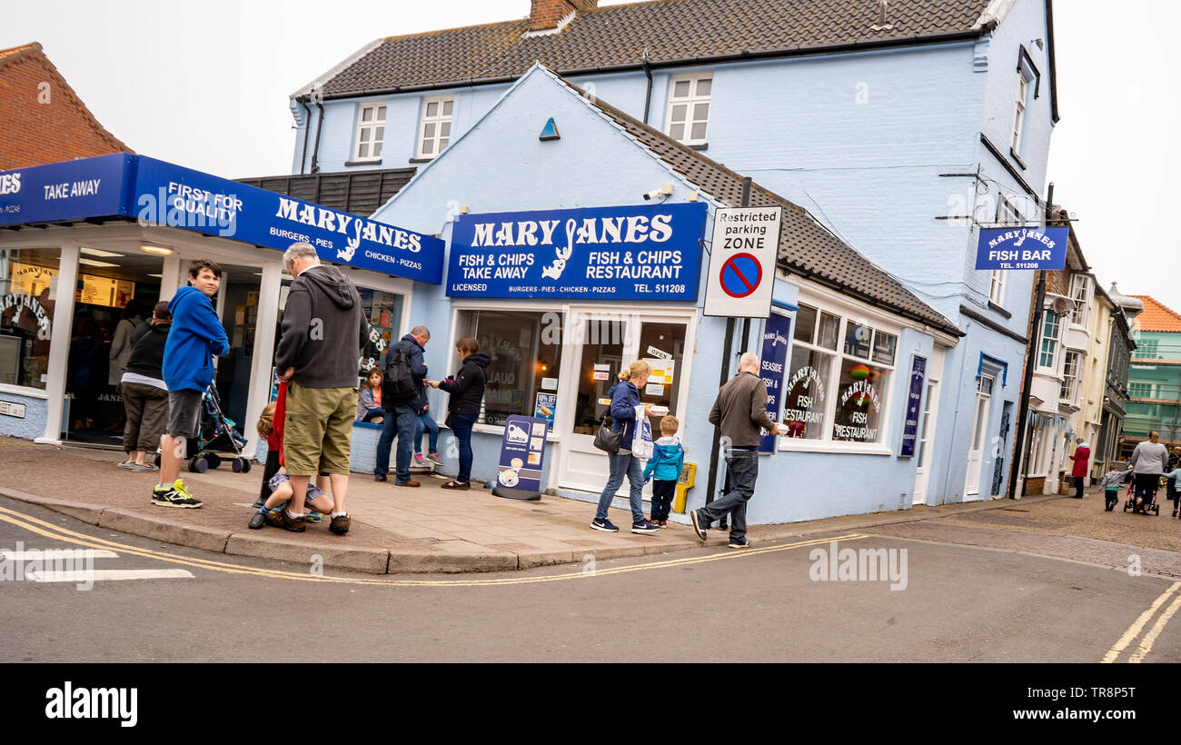 Cromer, Norfolk, UK. 19 May 2019. A crowd of tourists outside Mary ...