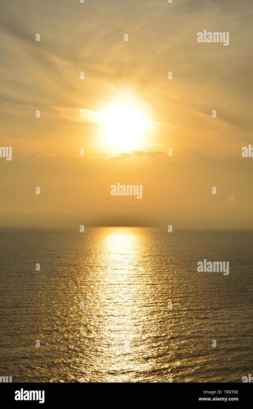 Beautiful sunset over clam hi-res stock photography and images - Alamy