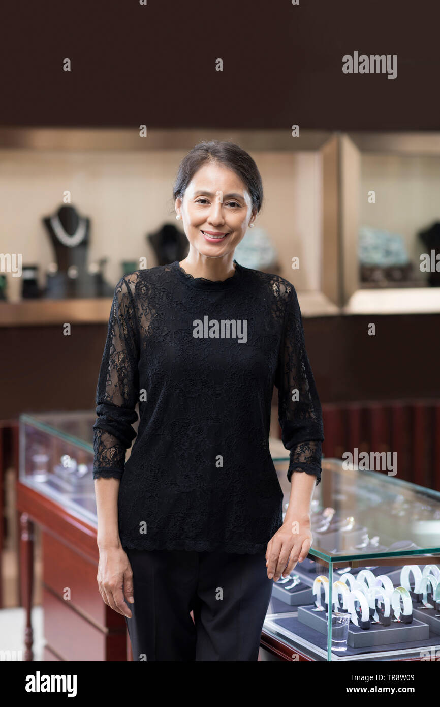 Chinese shopkeeper hi-res stock photography and images - Alamy