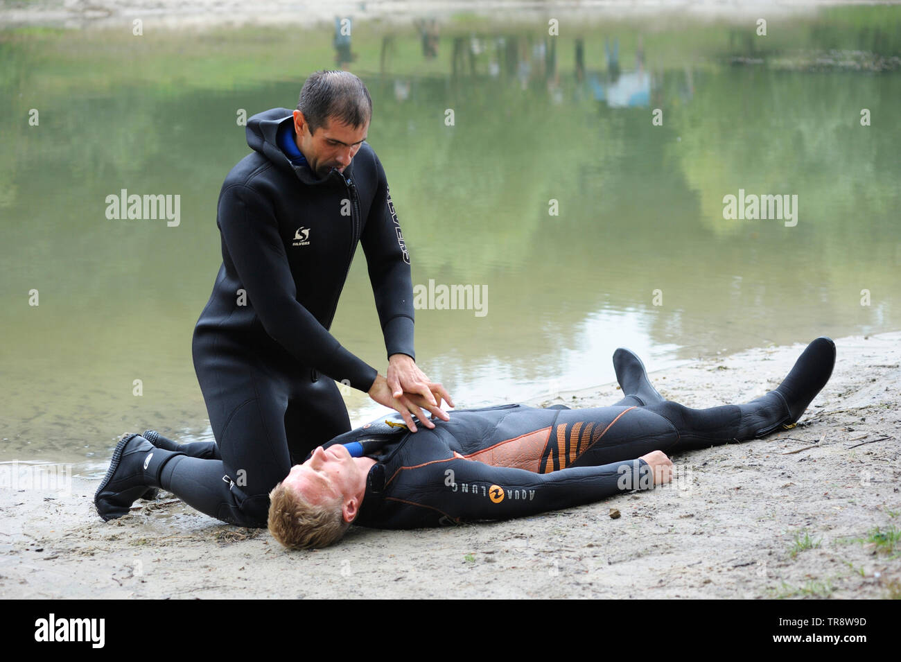 Chest beating hi-res stock photography and images - Alamy