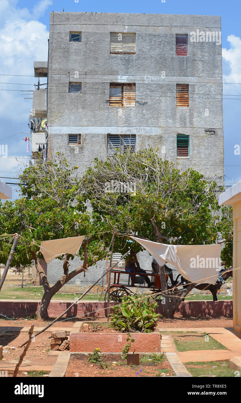 Cuban gross domestic product drop hi-res stock photography and images ...