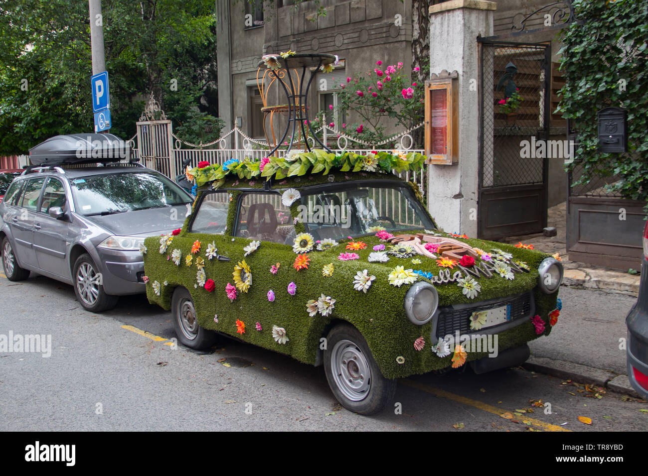 Cute retro vehicle covered by flowers, flower power Stock Photo - Alamy