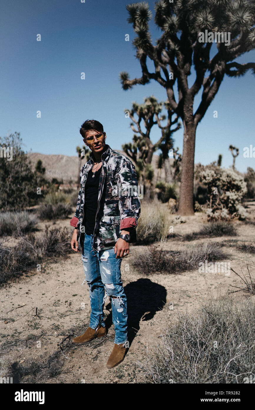 Instagram fashion influencer hi-res stock photography and images - Alamy