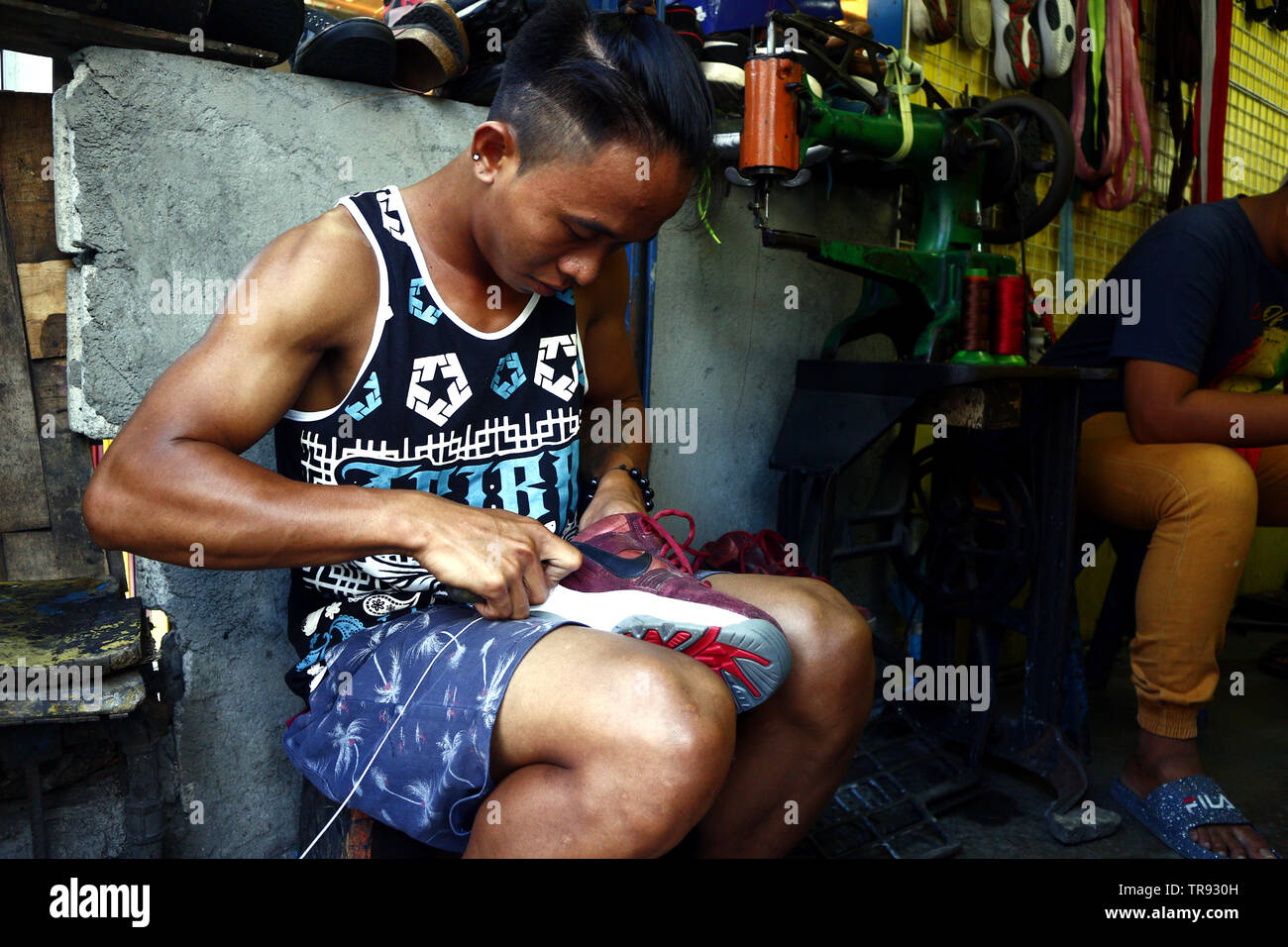 Shoes store and shoe repair hi-res stock photography and images - Alamy