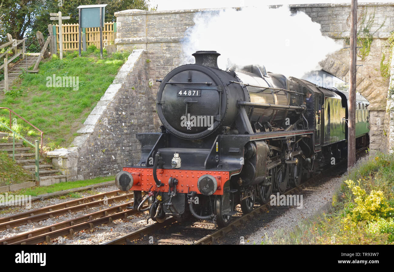 Black 5 steam locomotive no 44871 hi-res stock photography and images ...
