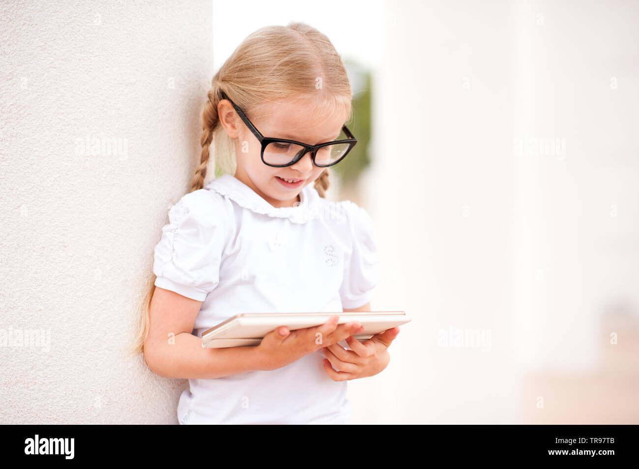 6 year old girl on computer screen hi-res stock photography and images ...